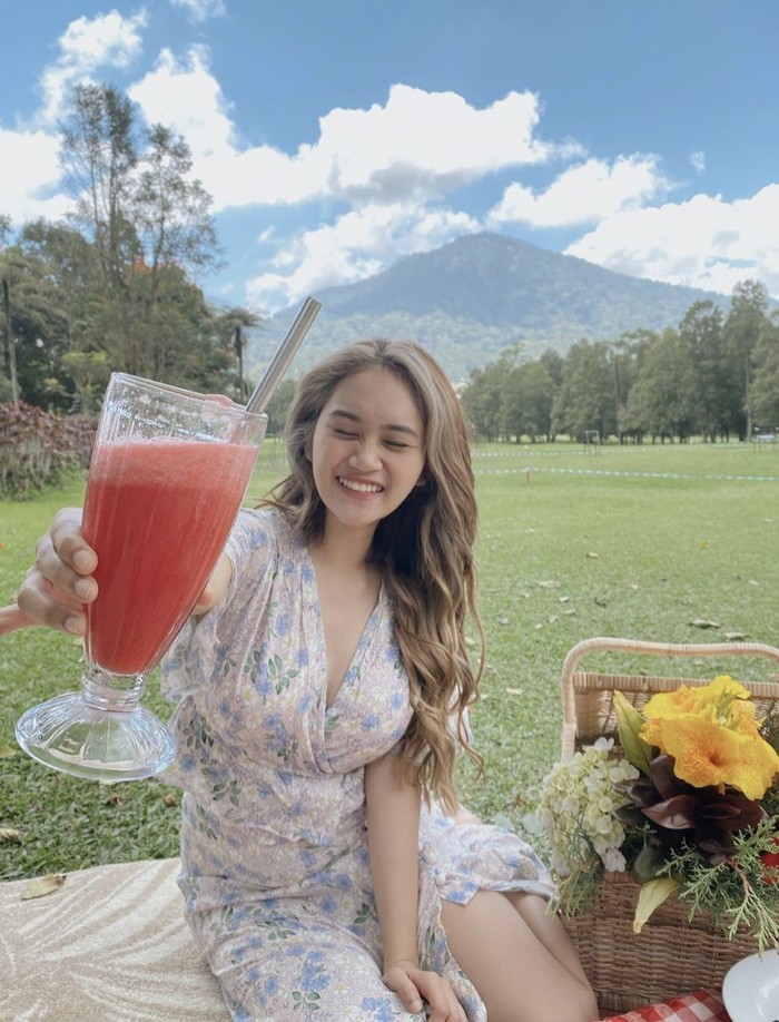 10 Potret Kulineran Permesta Dhyaz, Anak Farida Nurhan yang Hobi Makan