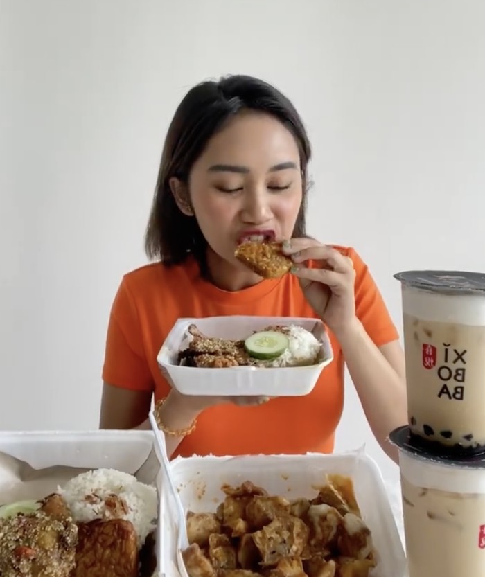 10 Potret Kulineran Permesta Dhyaz, Anak Farida Nurhan yang Hobi Makan