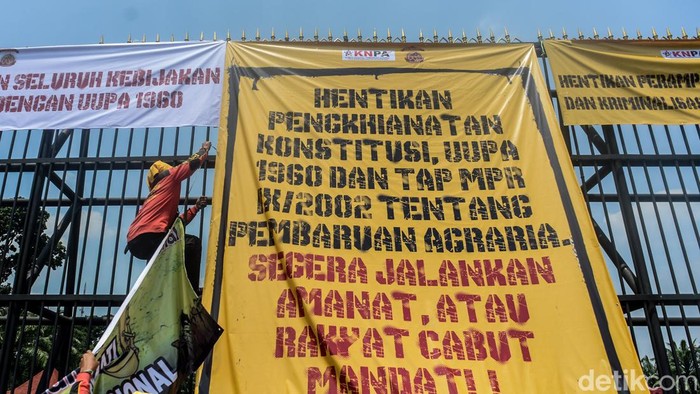 Petani Demo di Depan DPR, Ada Apa? Petani Demo di Depan DPR, Ada Apa?