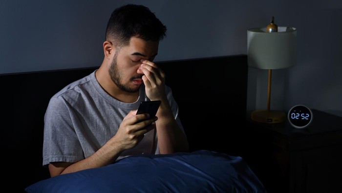 Gejala Mata Lelah Akibat Keseringan Main Gadget dan Cara Mengatasinya