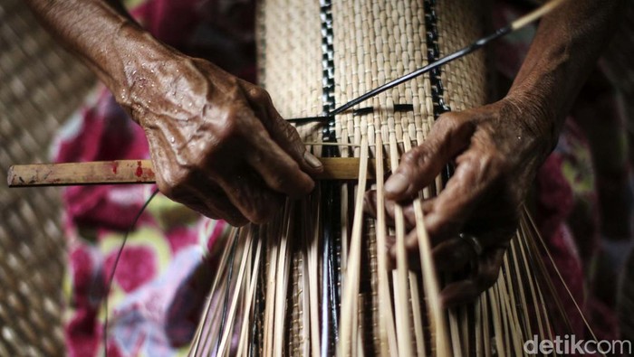 Mengenal Timei Tas Rajut Khas Sebujit