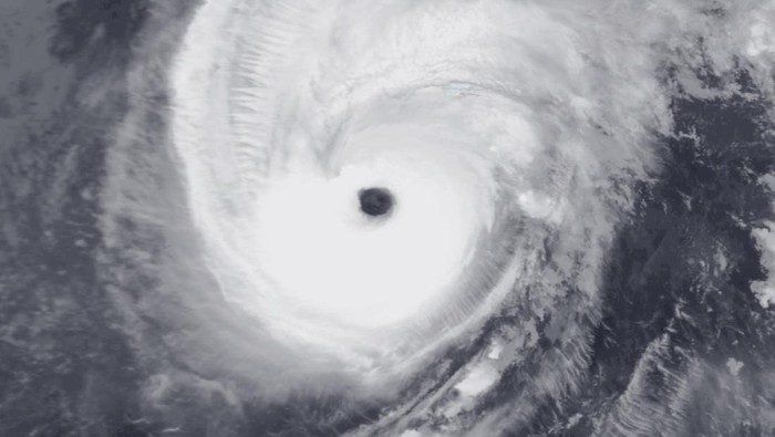 10 Badai Terdahsyat yang Pernah Terekam Citra Satelit