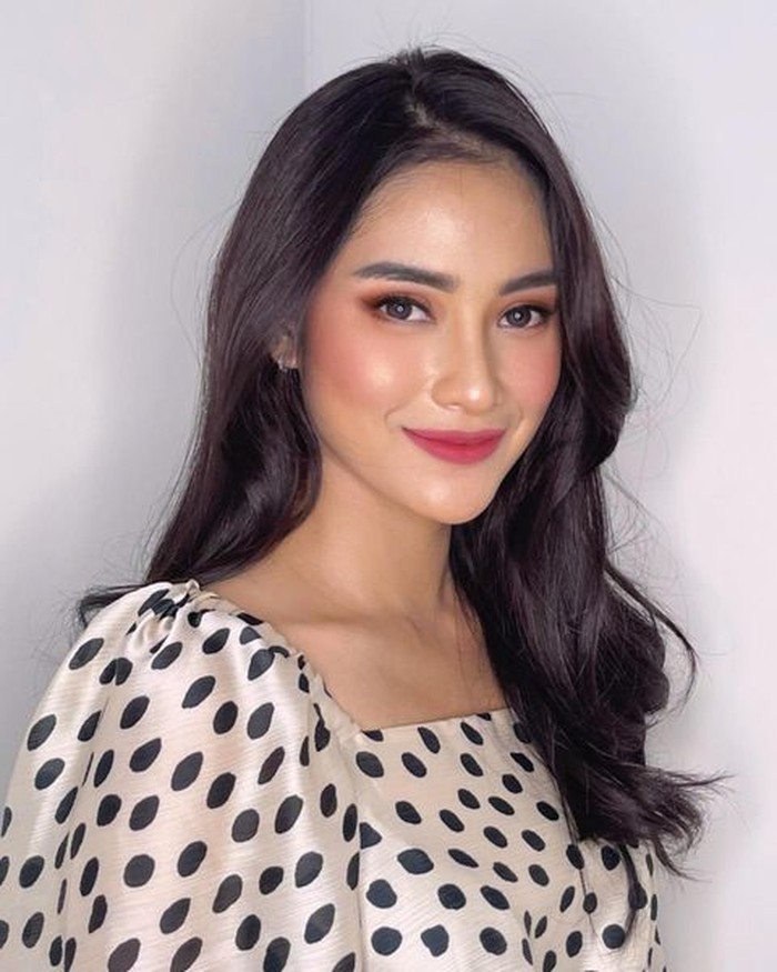 10 Pesona Kecantikan Devina Kirana