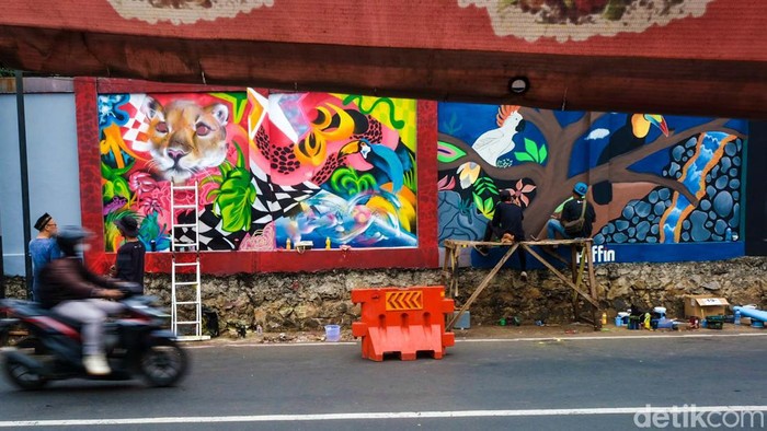 Keren! Mural Warna-warni Percantik Tembok Ragunan