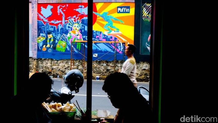 Keren! Mural Warna-warni Percantik Tembok Ragunan