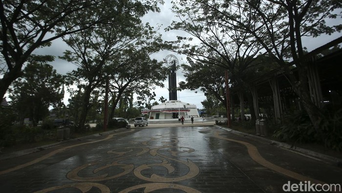 Melihat Lebih Dekat Tugu Khatulistiwa di Pontianak yang Membelah 'Dunia' Melihat Lebih Dekat Tugu Khatulistiwa di Pontianak yang Membelah 'Dunia'