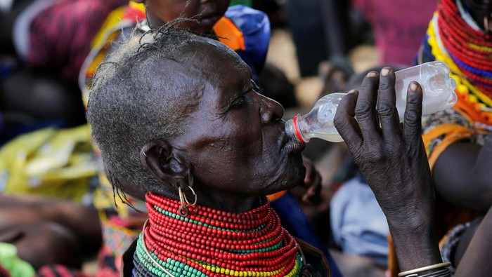 Potret Kekeringan Parah di Kenya, Orang-orang Terancam Kelaparan Potret Kekeringan Parah di Kenya, Orang-orang Terancam Kelaparan