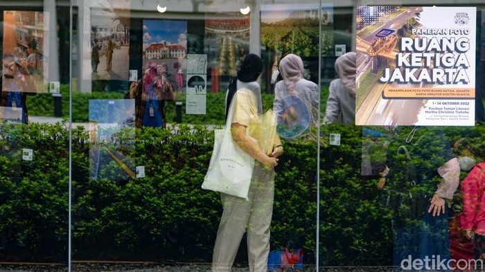 Menengok Ruang Ketiga Jakarta dalam Bingkai Foto