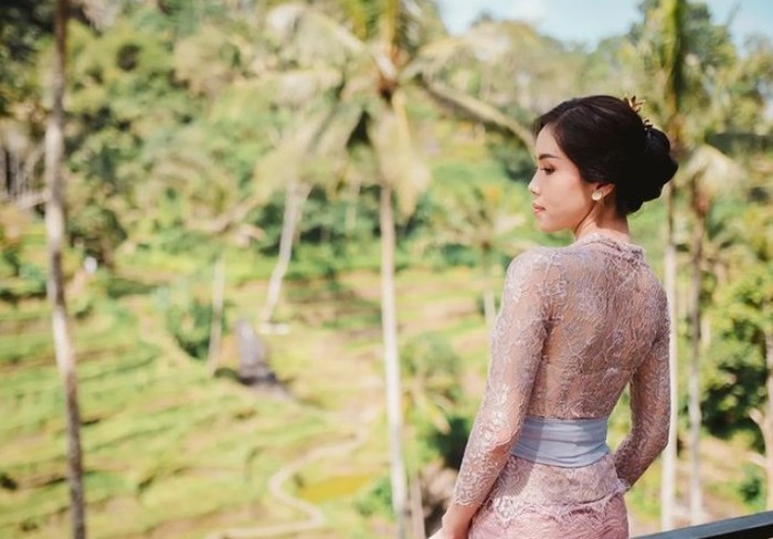 Potret Cantik Tania Putri Pariwisata Indonesia 2022 Berkebaya Bali