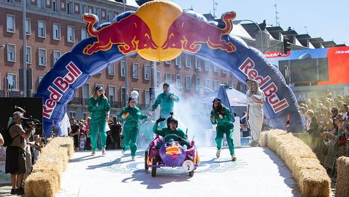 Mobil Tanpa Mesin Balapan di Spanyol, Bentuknya Unik-unik