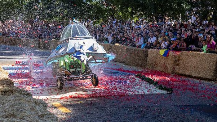 Mobil Tanpa Mesin Balapan di Spanyol, Bentuknya Unik-unik