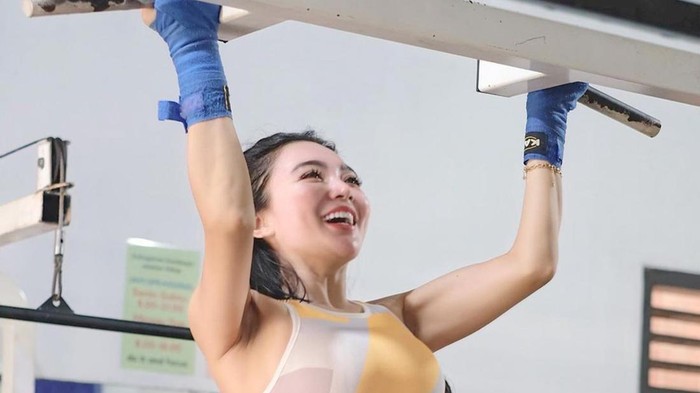 Penampilan 'Body Goals' Wika Salim, Perut Ratanya Bikin Warganet 'Salfok'
