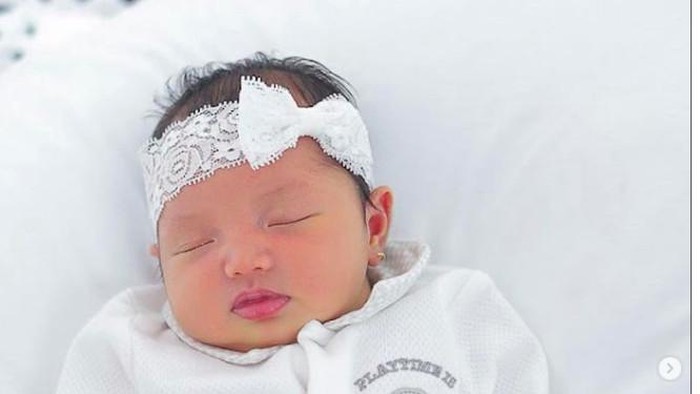 Zaskia Gotik Akhirnya Perlihatkan Wajah Anak Kedua Zaskia Gotik Akhirnya Perlihatkan Wajah Anak Kedua