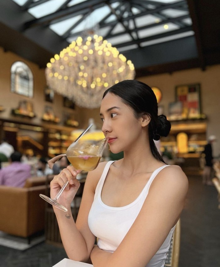 Liburan ke Bali, Anya Geraldine Jajan Mie Gacoan Sampai Kepedasan!