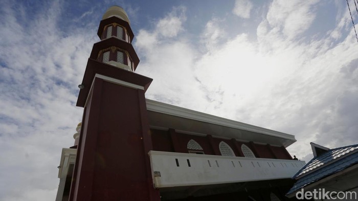 Melihat Masjid Tertua dan Terbesar di Saumlaki