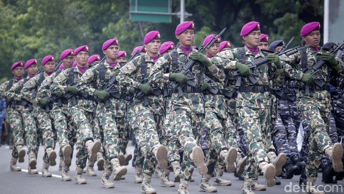 Parade Prajurit dan Alutsista TNI di Depan Istana Merdeka