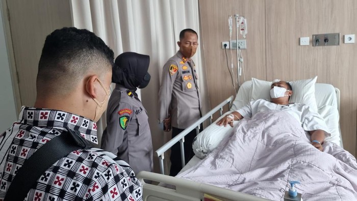 Ngamuk Bawa Golok, Pria ODGJ di KBB Lukai Polisi Ngamuk Bawa Golok, Pria ODGJ di KBB Lukai Polisi