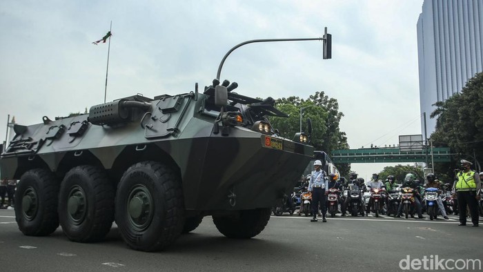 Semarak Parade Alutsista TNI dari Istana Negara hingga Bundaran HI