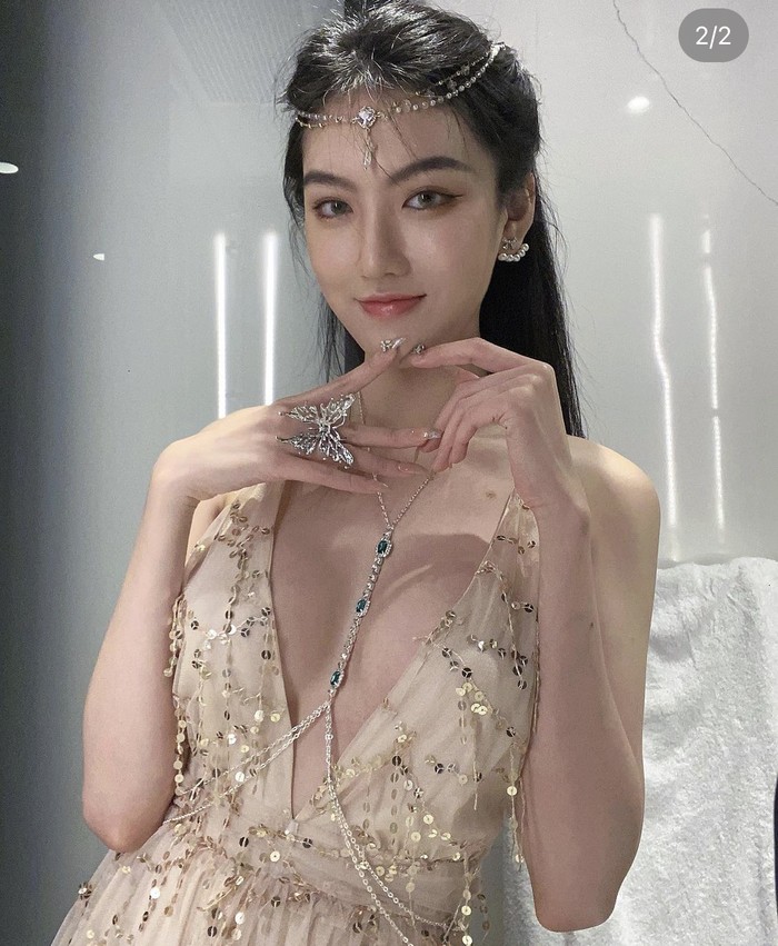 Le Bala, Model Malaysia yang Bikin Heboh Usai Bibirnya Dicium Eric Tsang Le Bala, Model Malaysia yang Bikin Heboh Usai Bibirnya Dicium Eric Tsang