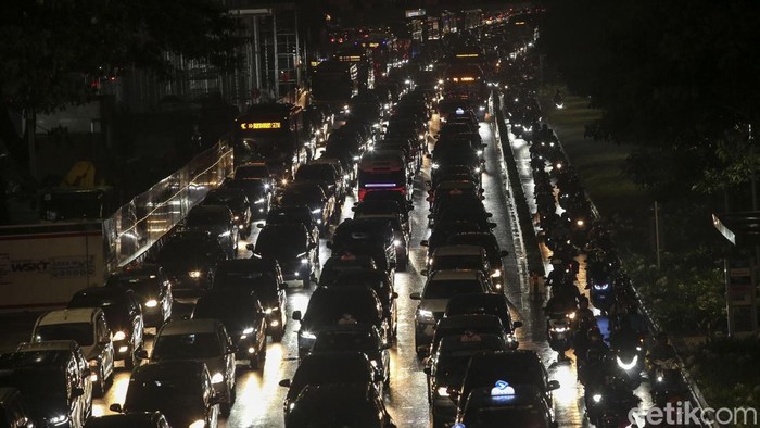 Hujan Usai, Jalanan Ibu Kota pun Macet Parah