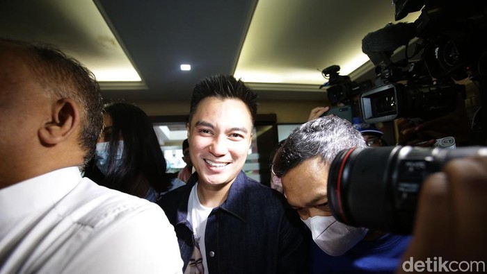 Penampakan Baim Wong Dan Paula Verhoeven Datangi Polres Soal Prank Kdrt