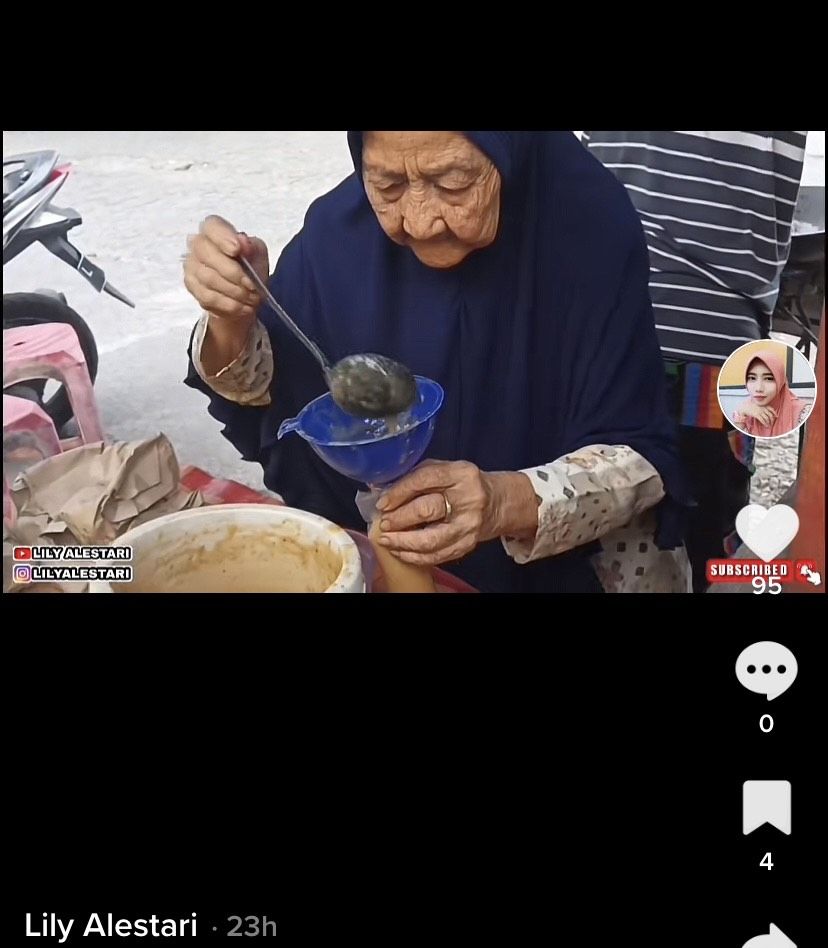 Meski Sudah Renta, Kakek Nenek 78 Tahun Ini Masih Semangat Jualan Batagor Meski Sudah Renta, Kakek Nenek 78 Tahun Ini Masih Semangat Jualan Batagor