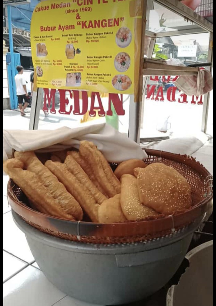 20 Cakwe dan Kue Bantal Empuk Gurih Ada di Sini!