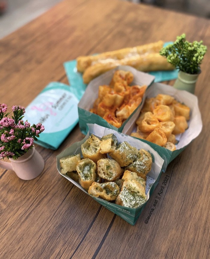 20 Cakwe dan Kue Bantal Empuk Gurih Ada di Sini!