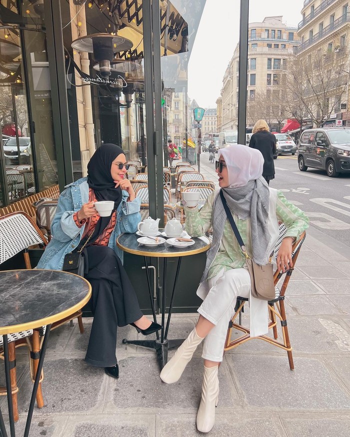 Ini Momen Seru Marissya Icha Saat Ngopi di Luar Negeri