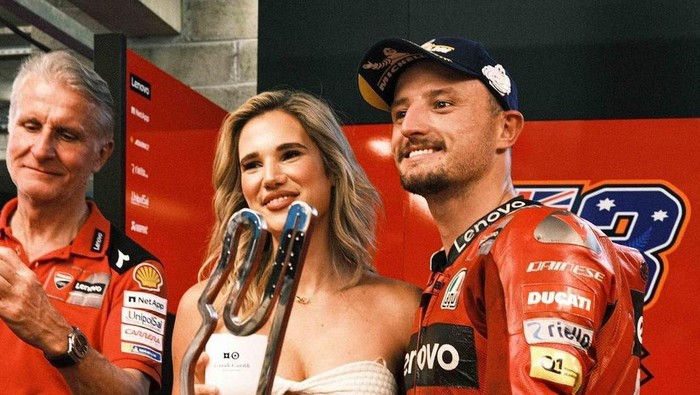 Potret Cantik Ruby Adriana, Sahabat Jadi Istri Jack Miller