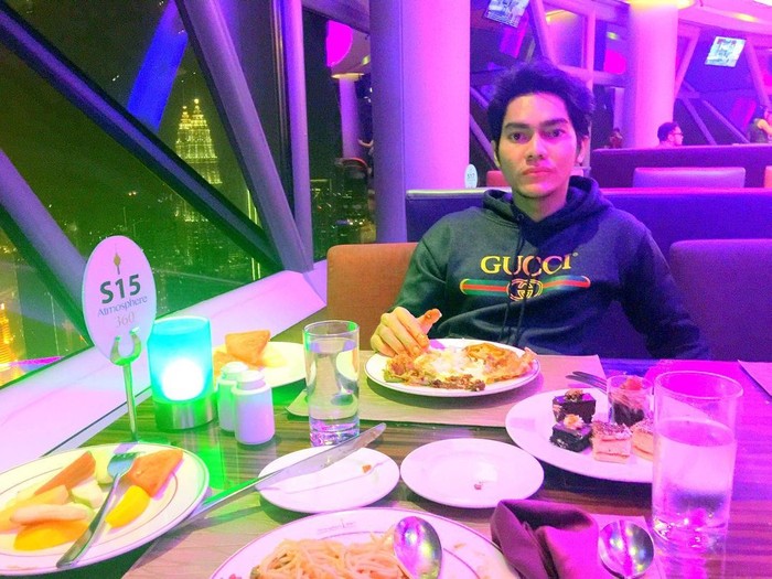 Satria Mulia yang Akan Dipolisikan Rizky Billar Doyan Makan Pizza dan Ngopi