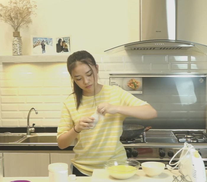 Kompaknya Anneth Delliecia Saat Masak dan Makan Bareng Betrand Peto