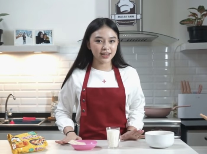 Kompaknya Anneth Delliecia Saat Masak dan Makan Bareng Betrand Peto