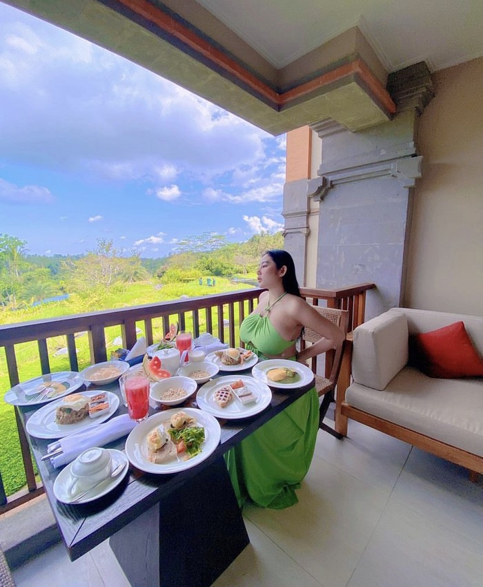 Cantik dan Seksi, Pamela Safitri yang Hobi Makan Sushi