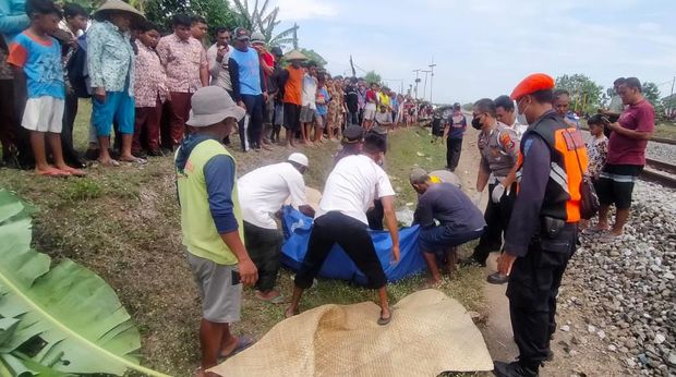 Taruna Tertabrak Kereta Api di Nganjuk, Dua Penumpang Tewas Taruna Tertabrak Kereta Api di Nganjuk, Dua Penumpang Tewas
