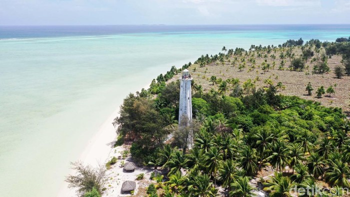 Rambu Suar Desa Elyasa Ikon Tapal Batas RI-Australia