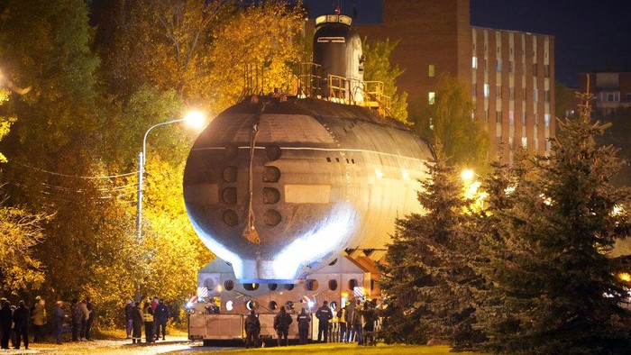 Kapal Selam Nuklir Pertama Rusia Diarak ke Kota, Siap Jadi Museum Kapal Selam Nuklir Pertama Rusia Diarak ke Kota, Siap Jadi Museum