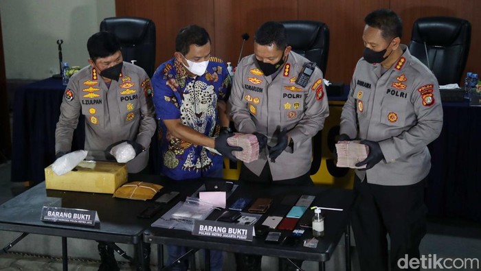 Timeline Lengkap Pengungkapan Kasus Narkoba Irjen Teddy Minahasa