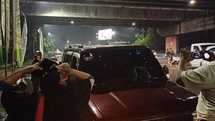 Pria Bersarung yang Loncat dari Atas Tol Waru Pernah Masuk RSJ Pria Bersarung yang Loncat dari Atas Tol Waru Pernah Masuk RSJ