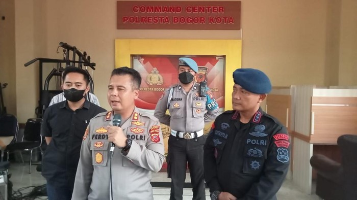 Kronologi 3 ABG Bogor Bercelurit Ditembak Brimob Diawali Teriakan 'Begal' Kronologi 3 ABG Bogor Bercelurit Ditembak Brimob Diawali Teriakan 'Begal'