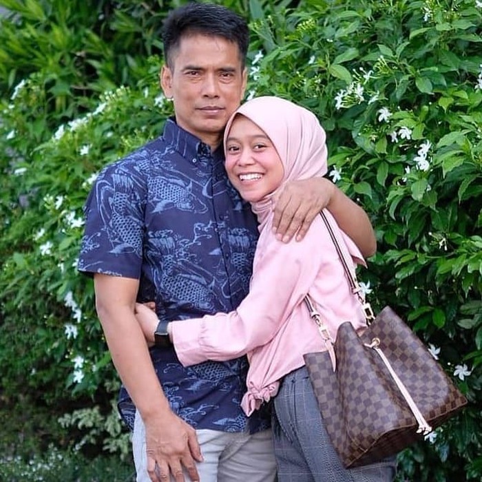 Beragam Momen Ayah Lesti Kejora Selalu di Samping Putrinya Beragam Momen Ayah Lesti Kejora Selalu di Samping Putrinya