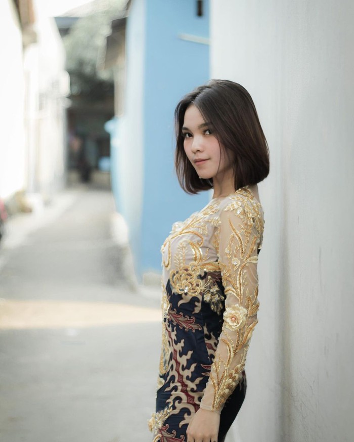 Potret Pedangdut Devana Labaica Pemilik Tato Bunga yang Jadi Sorotan