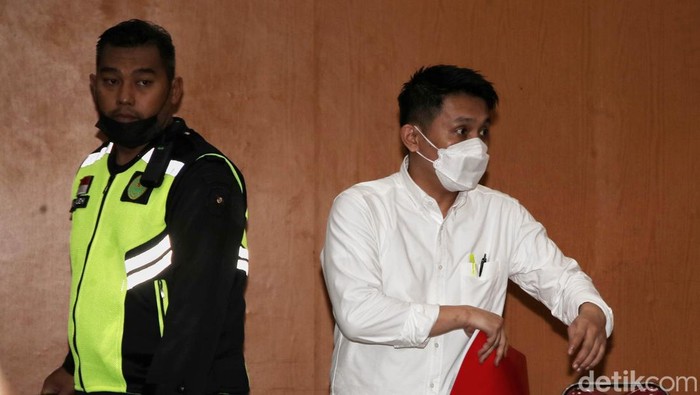 Giliran Kompol Chuck yang Didakwa Merintangi Kasus Pembunuhan Yosua Giliran Kompol Chuck yang Didakwa Merintangi Kasus Pembunuhan Yosua