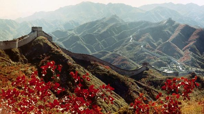Potret Tembok Besar China Saat Musim Gugur, Indahnya Kebangetan!