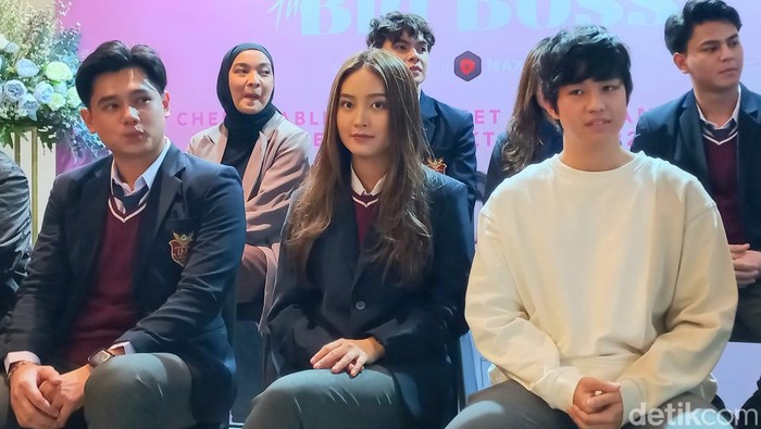 Natasha Wilona Repot Jadi Cowok Sekaligus Cewek di Skaya And The Big Boss Natasha Wilona Repot Jadi Cowok Sekaligus Cewek di Skaya And The Big Boss