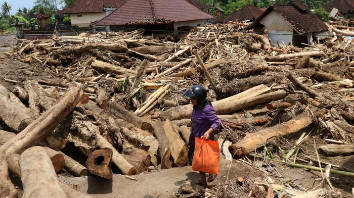 Suasana Terkini Usai Banjir Bandang di Jembrana Bali Suasana Terkini Usai Banjir Bandang di Jembrana Bali