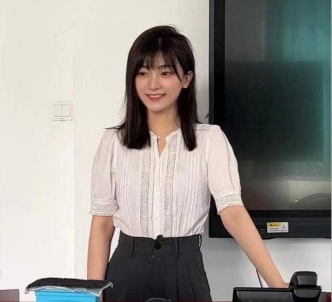 6 Potret Dosen Cantik yang Bikin Universitas Tempat Kerjanya Sampai Dikritik