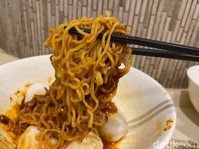 Mencicipi Mee Pok Legendaris di Singapura Langganan Nagita Slavina