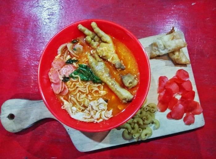 Auto Ngiler! 20 Seblak Ceker Pedas Nampol Ada di Sini!