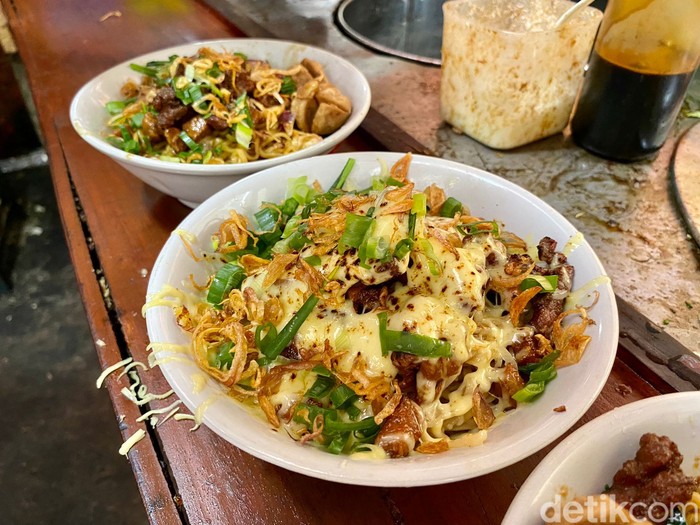 Mencicipi Mie Ayam Topping Daging Sapi yang Lagi Viral di Cipete